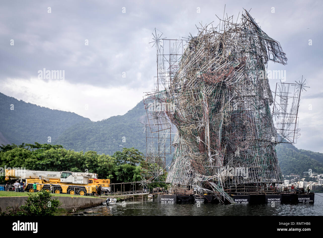 Damage of the collapsed floating Christmas tree in Rio de Janeiro after ...