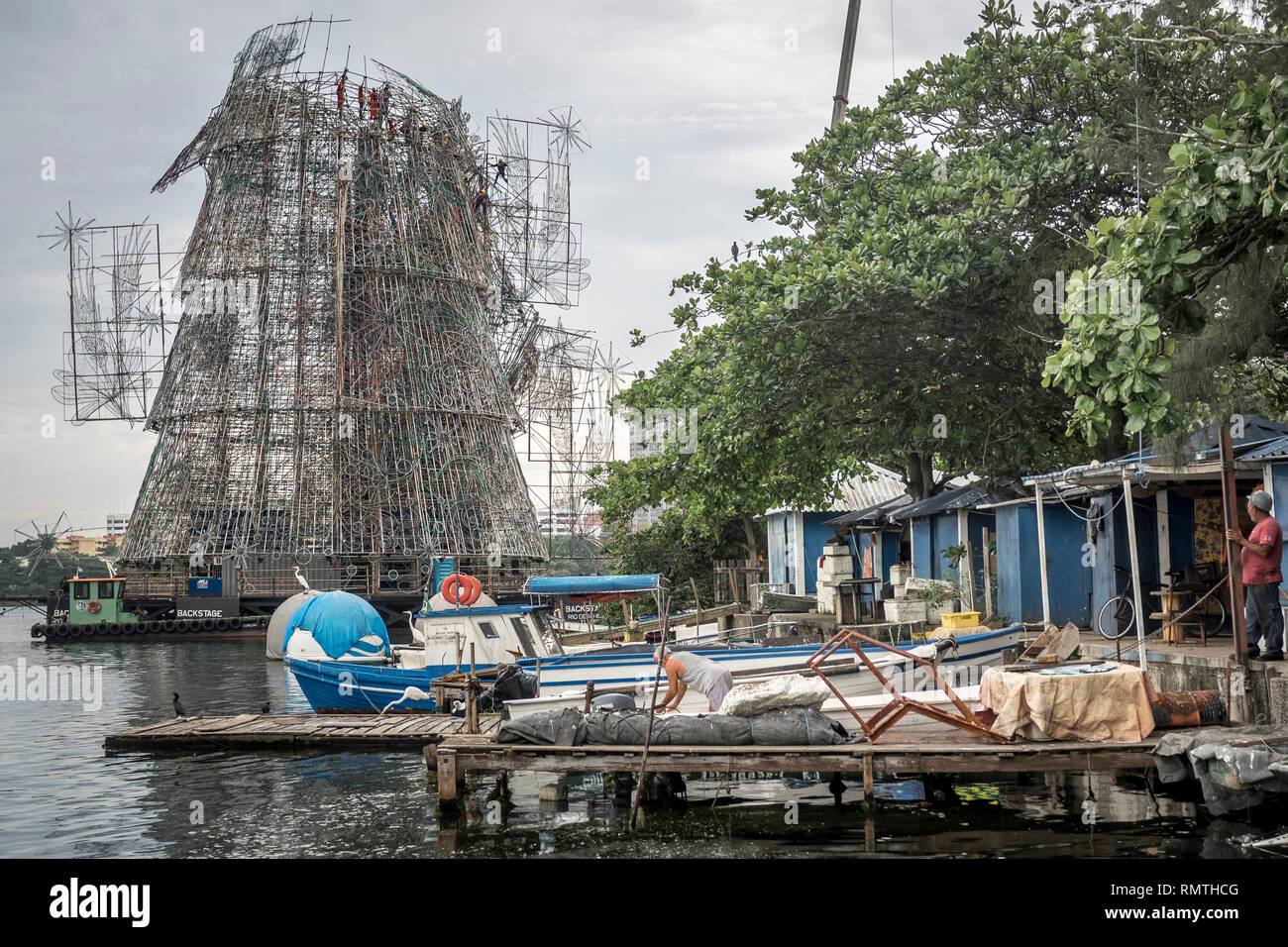 Damage of the collapsed floating Christmas tree in Rio de Janeiro after ...