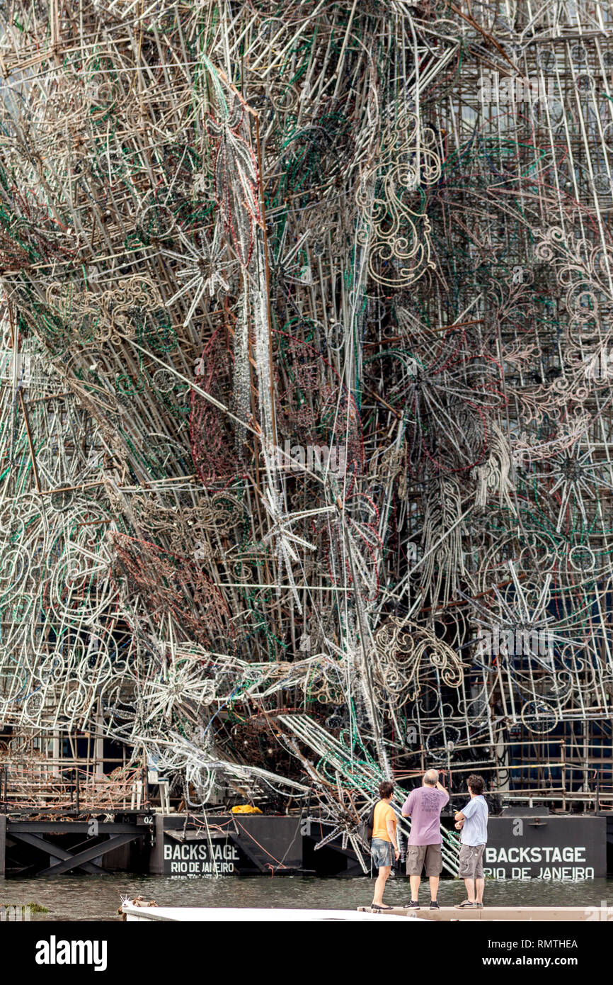 Damage of the collapsed floating Christmas tree in Rio de Janeiro after ...