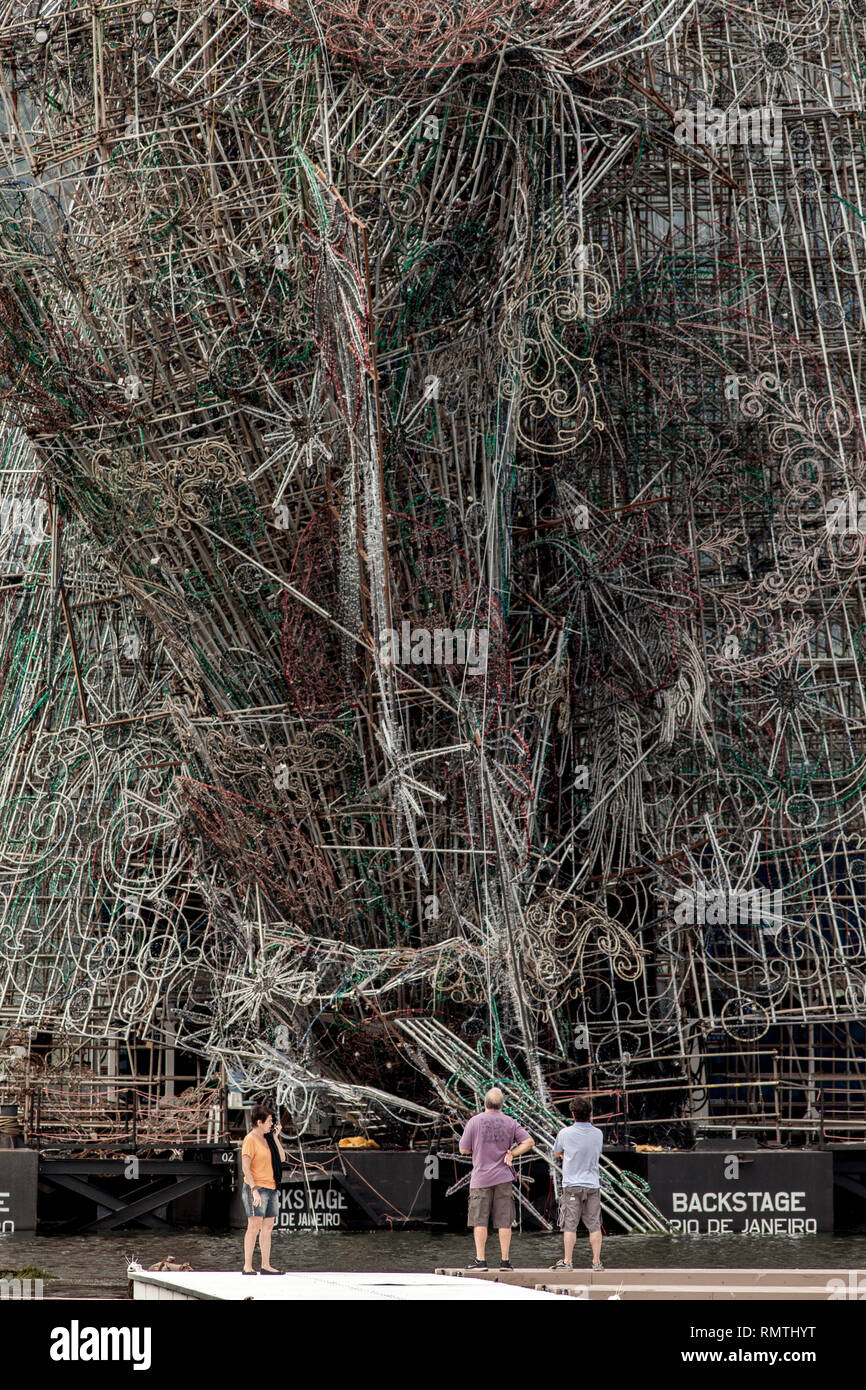 Damage of the collapsed floating Christmas tree in Rio de Janeiro after ...