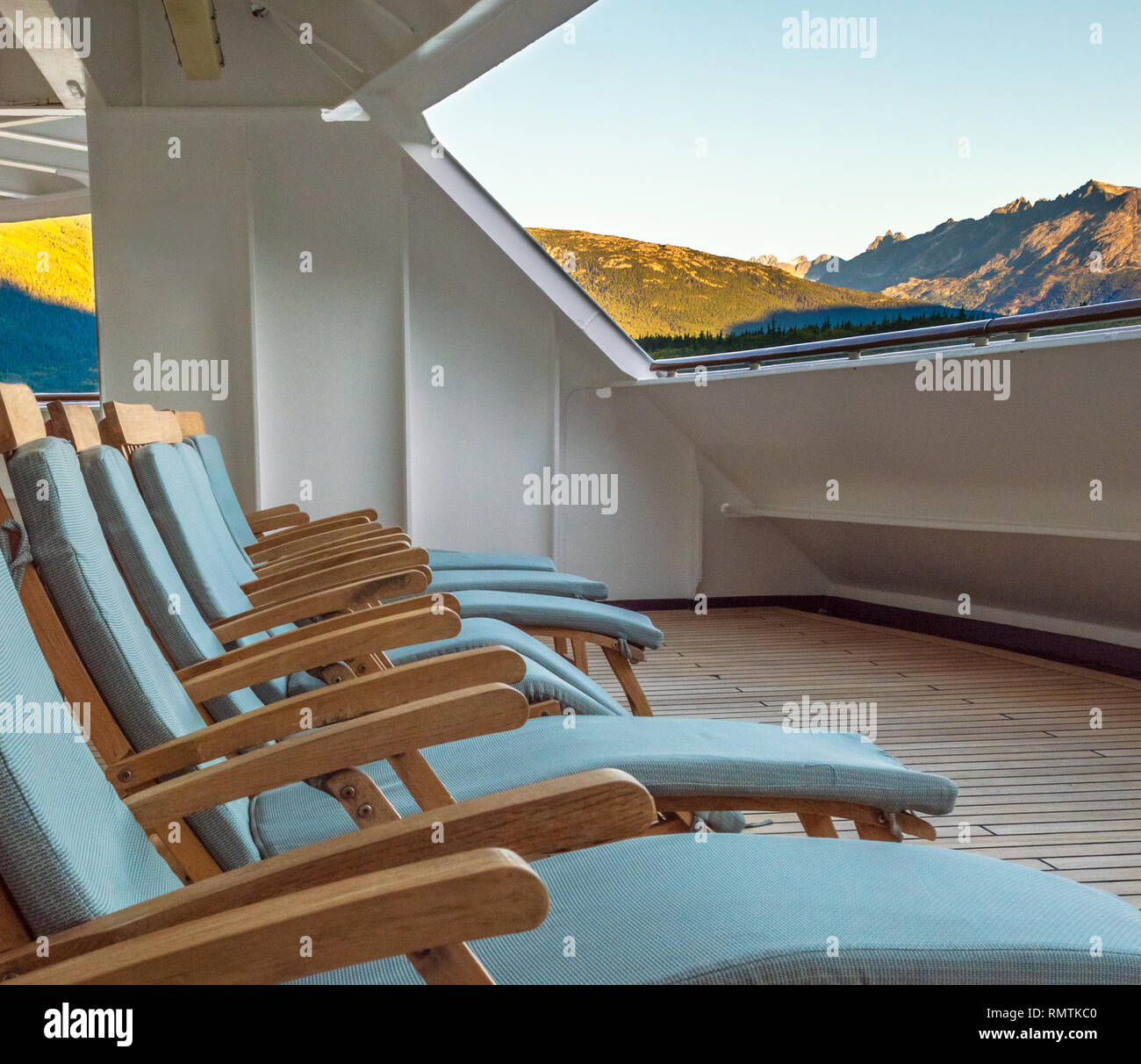 Open sided veranda hi-res stock photography and images - Alamy