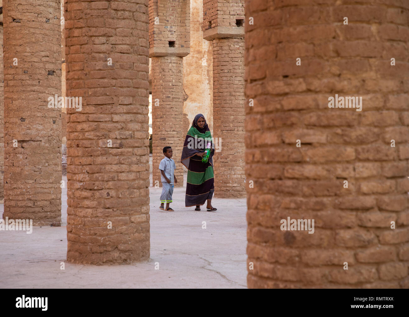 Sudanese mother and child in Khatmiyah mosque prayer hall, Kassala ...