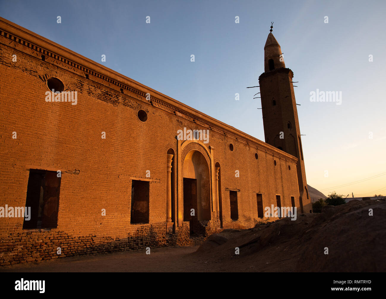 Kassala mosque hi-res stock photography and images - Alamy