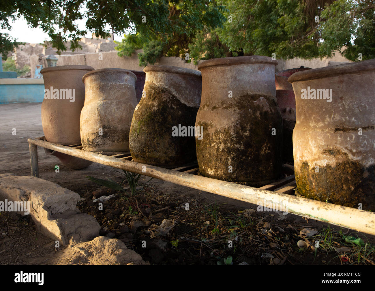 Drinking water jars, Northern State, Al-Khandaq, Sudan Stock Photo - Alamy