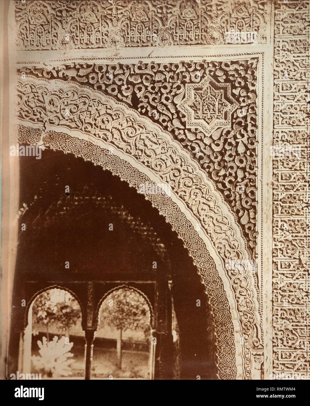Granada, Alhambra. Enjuta interior de una puerta de la Sala de las Dos ...