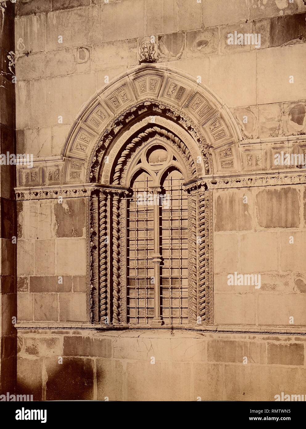 Solomonic column hi-res stock photography and images - Alamy