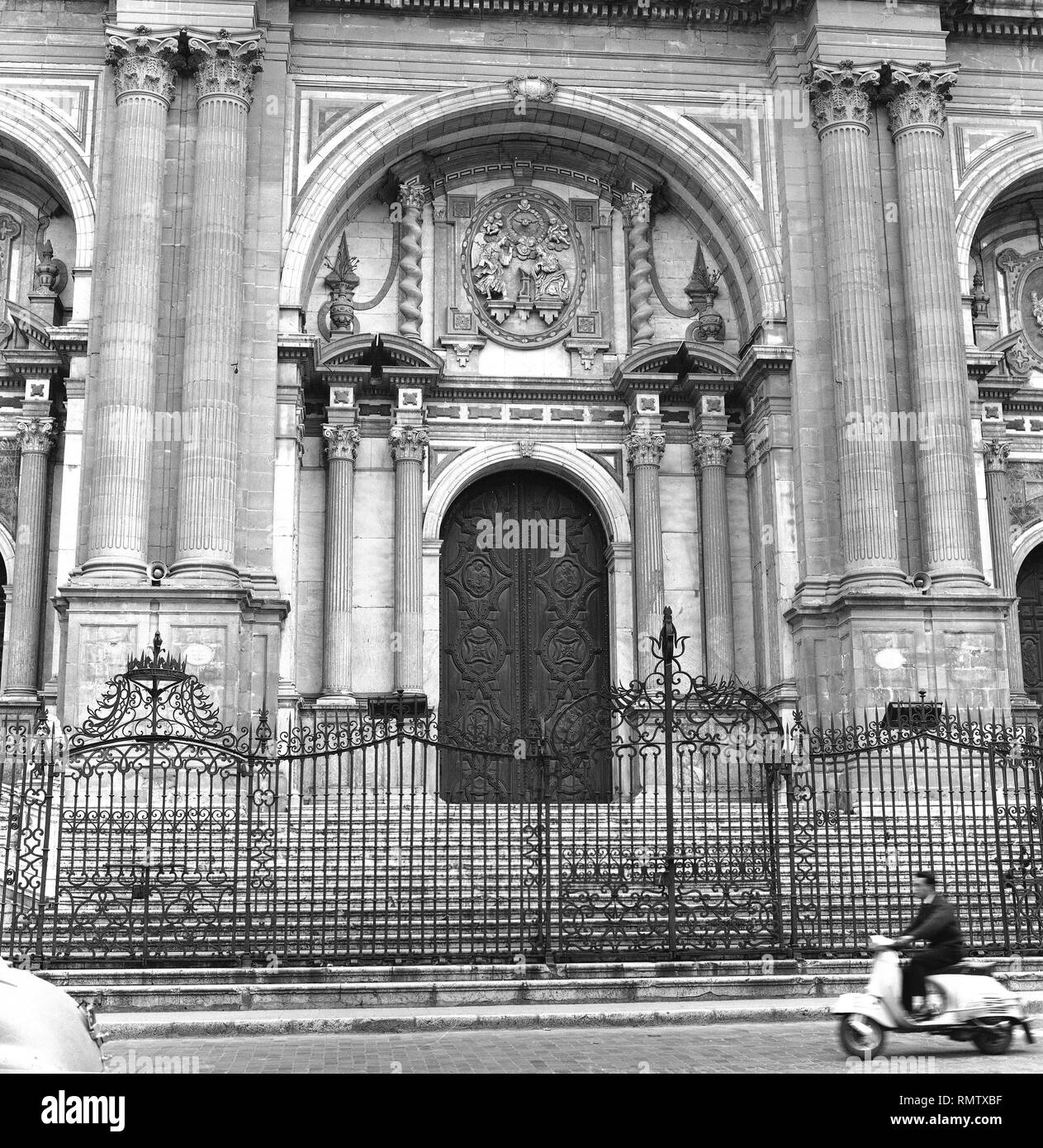 PORTADA DE LA ANUNCIACION EN LA FACHADA PRINCIPAL DE LA CATEDRAL DE MALAGA - SIGLO XVIII ...