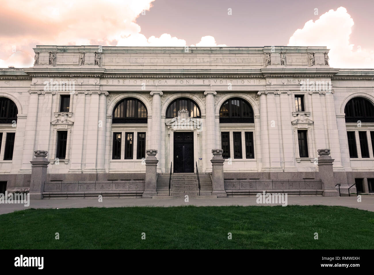 Columbus Metropolitan library Ohio Stock Photo - Alamy