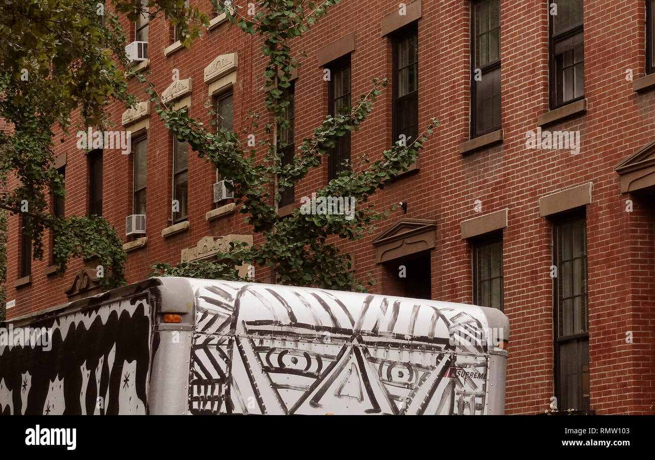 New york moving truck hi-res stock photography and images - Alamy