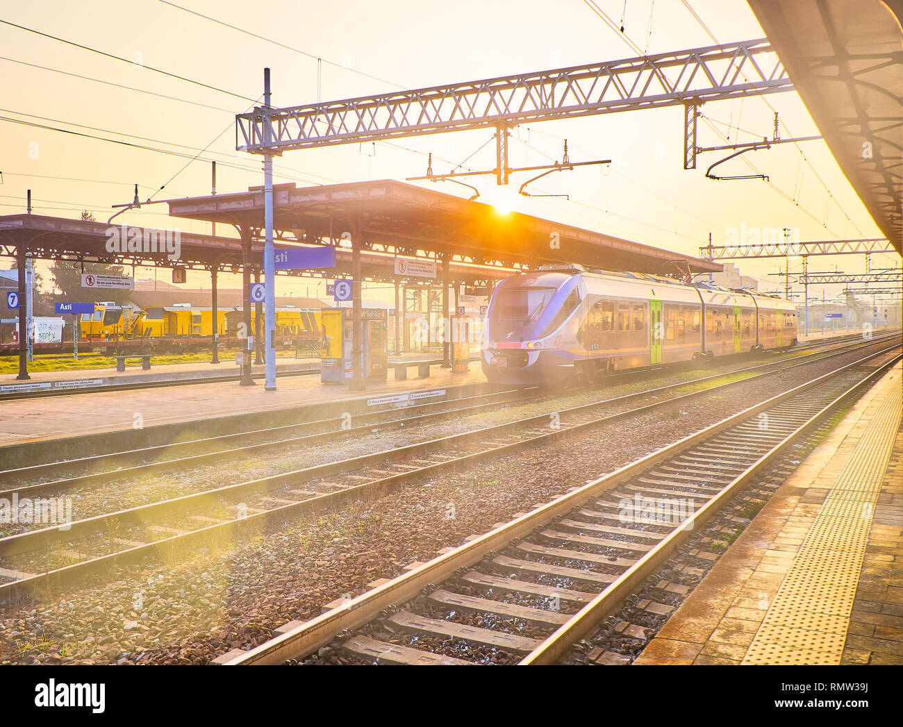 Italian train station hi-res stock photography and images - Alamy