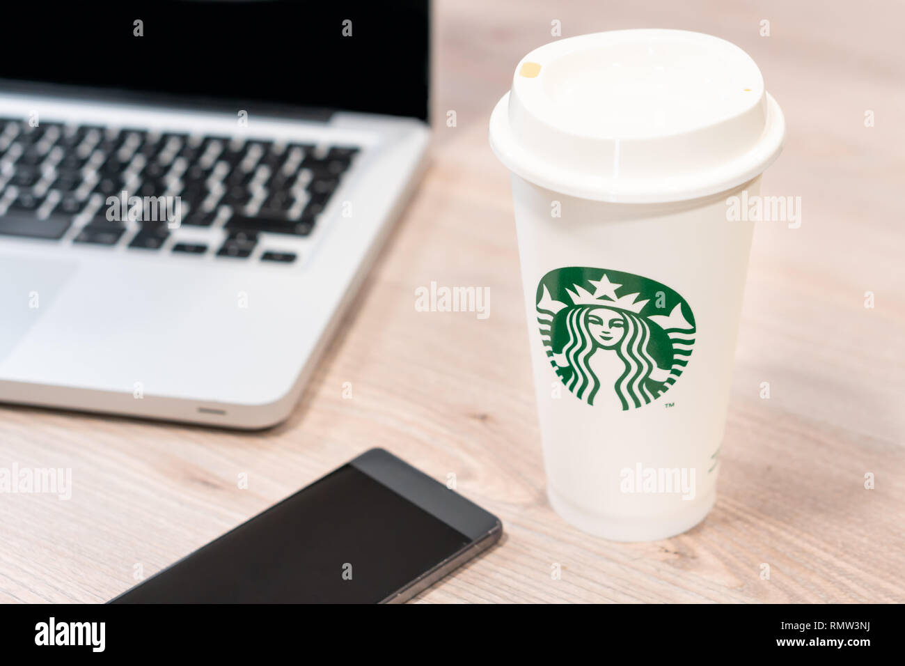 Starbucks and laptop hi-res stock photography and images - Alamy