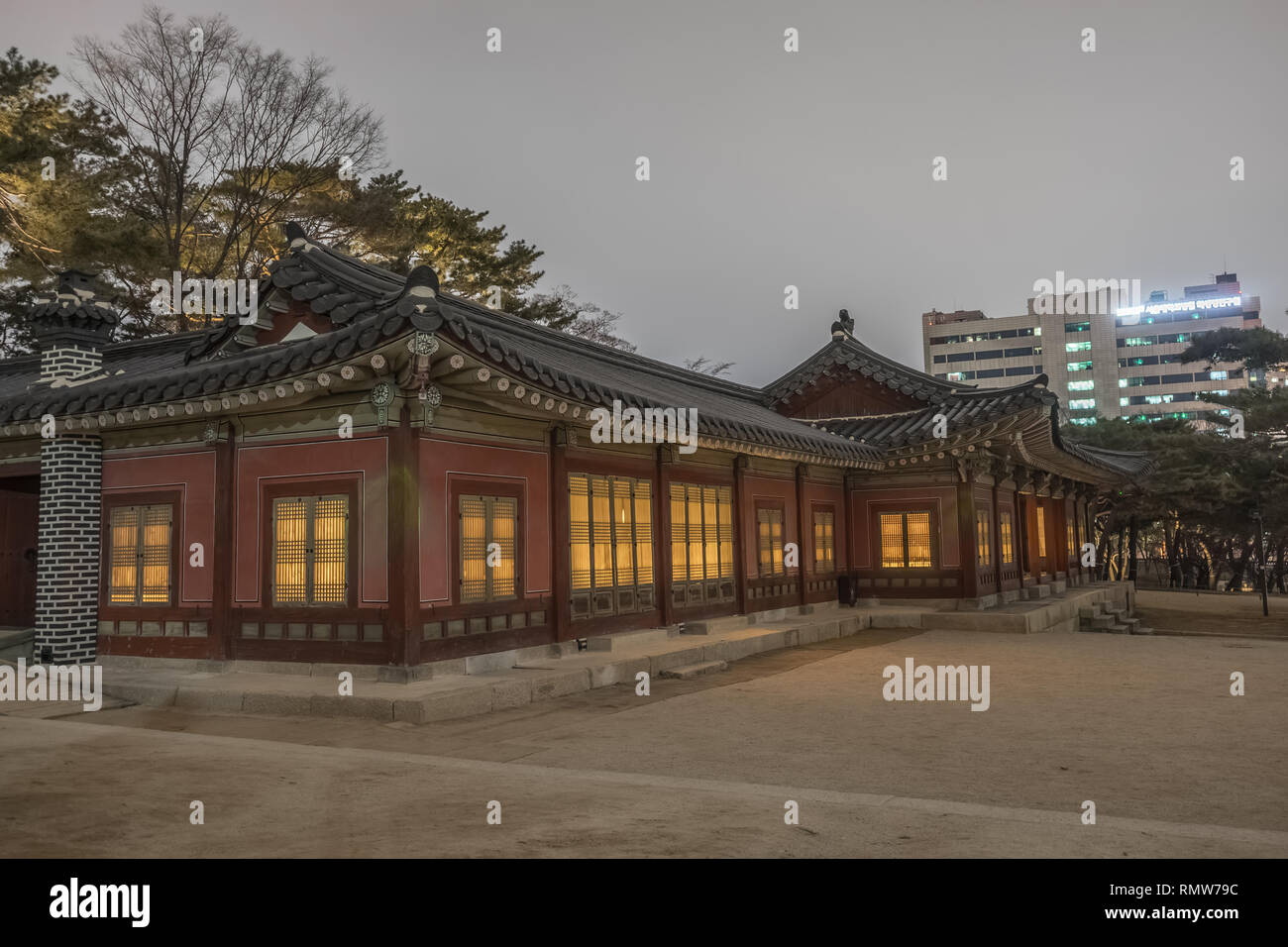 Korean traditional castle building hi-res stock photography and images ...