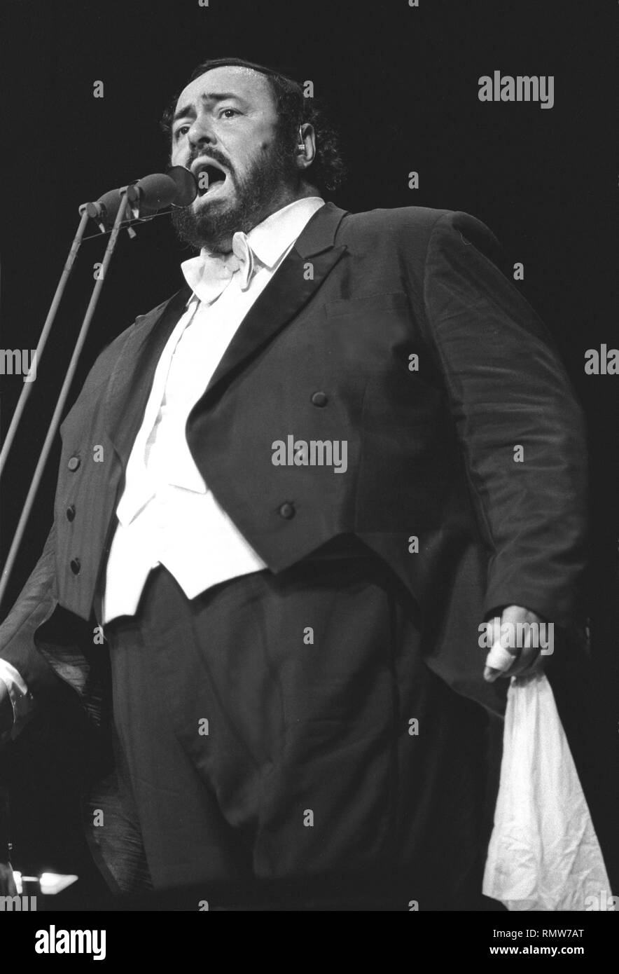 Luciano pavarotti opera singer hi-res stock photography and images - Alamy Luciano pavarotti opera singer hi-res stock photography and images - Alamy