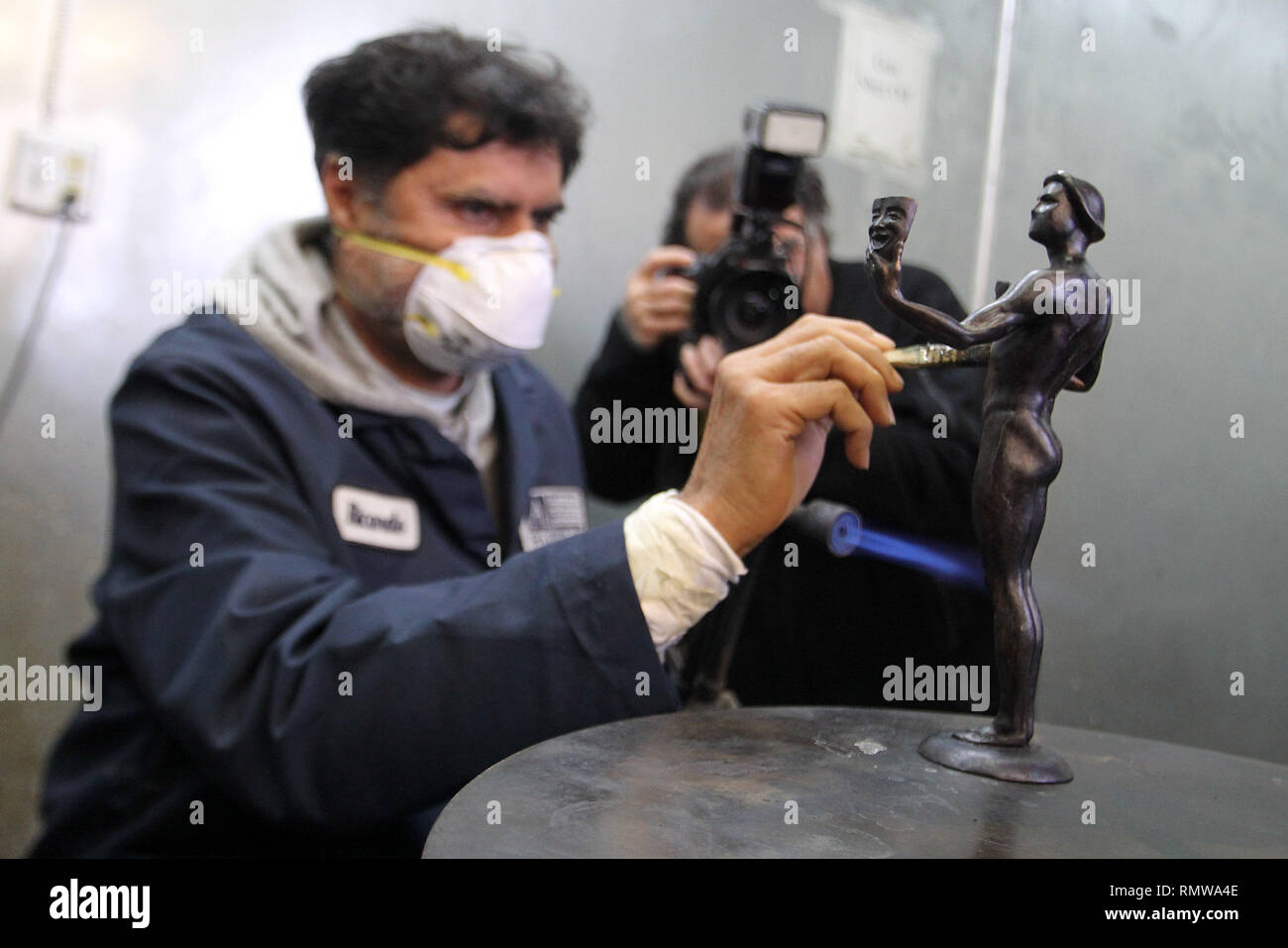 25th Annual Screen Actors Guild Awards - Pouring Of Actor® Statuette ...