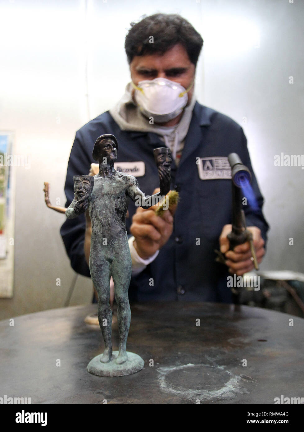 25th Annual Screen Actors Guild Awards - Pouring Of Actor® Statuette ...