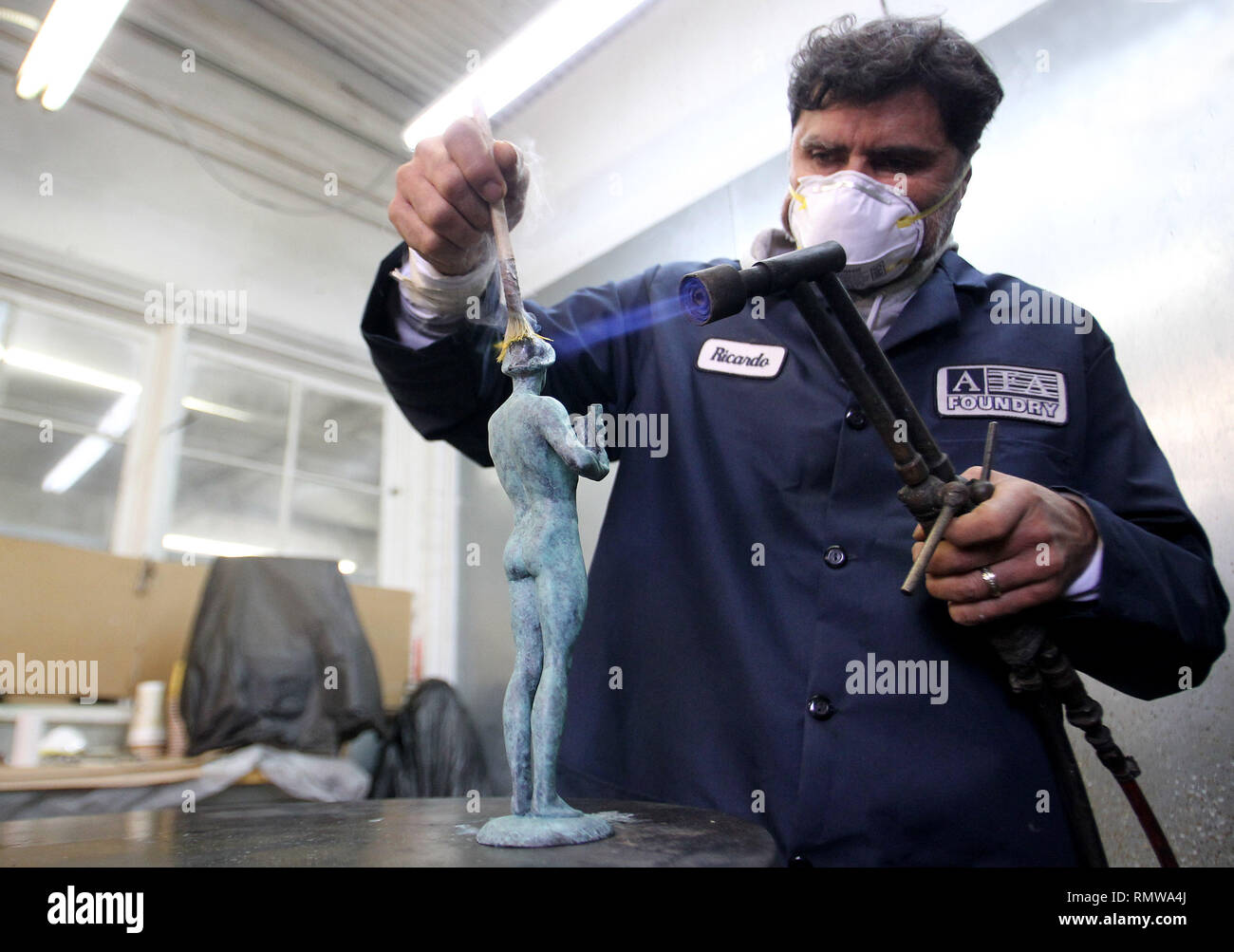 25th Annual Screen Actors Guild Awards - Pouring Of Actor® Statuette ...