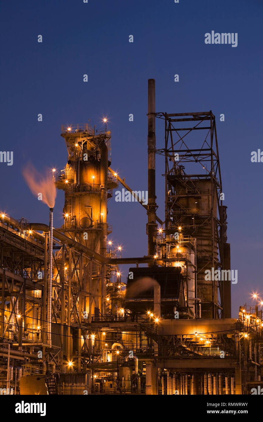 Oil refinery plant montreal quebec hi-res stock photography and images ...