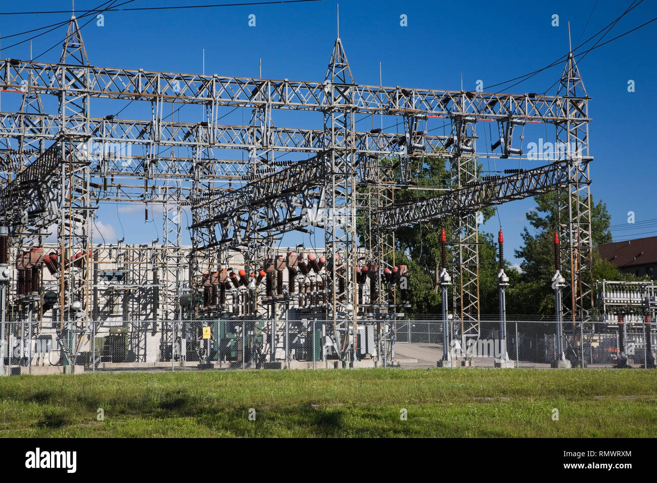 Electricity generating substation hi-res stock photography and images ...