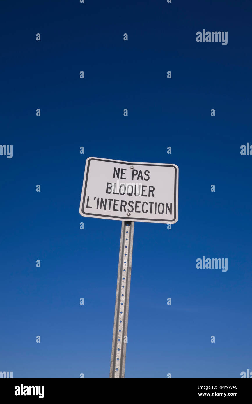 Close-up of a french language traffic "Do not block the intersection ...
