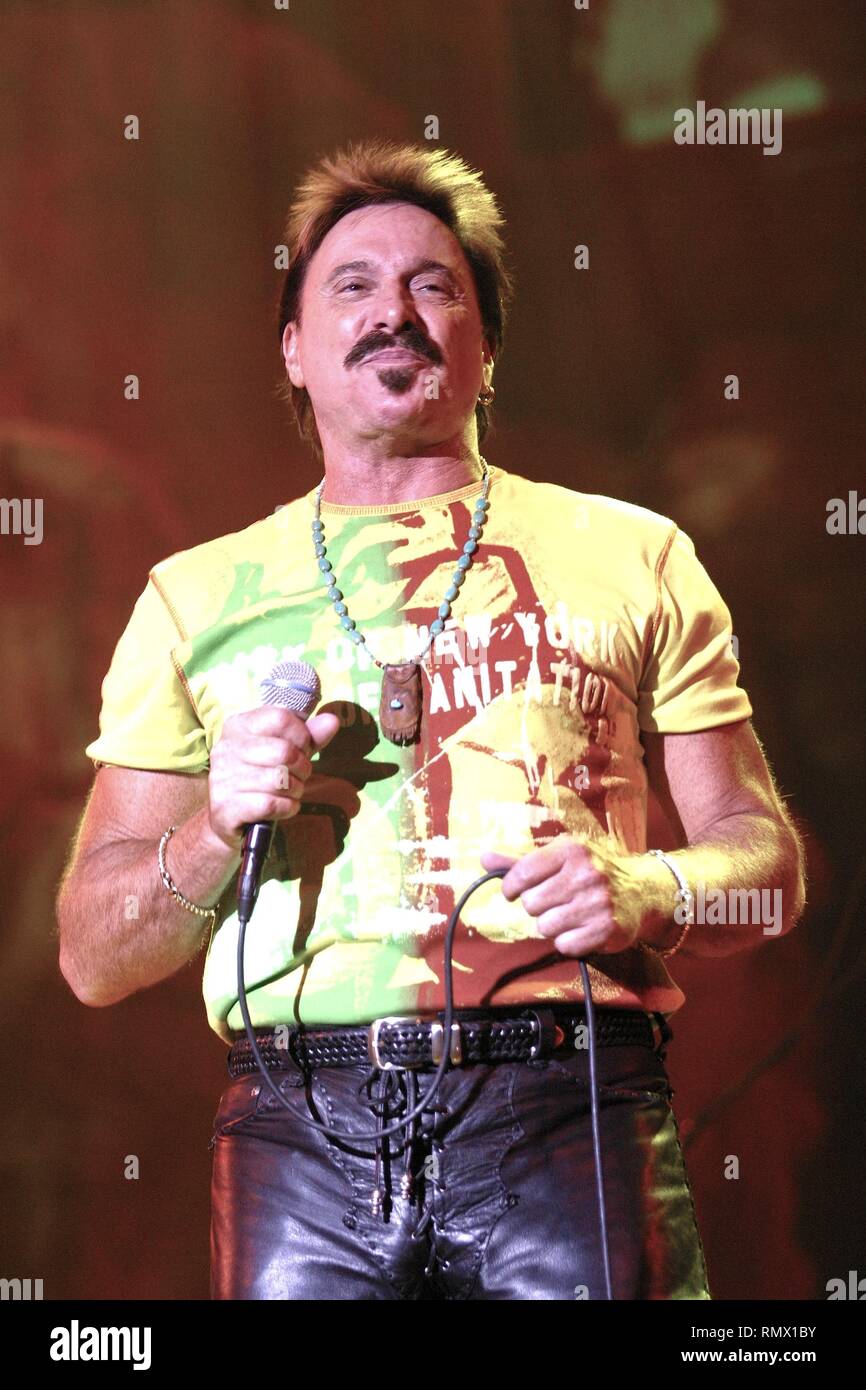 Three dog night hi-res stock photography and images - Alamy