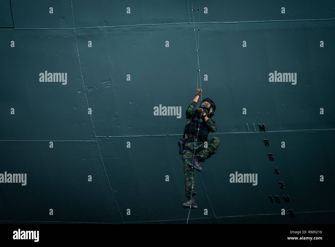 U.S. Navy SEALS with SEAL Team 5 and Royal Thai Navy SEALs conduct ...