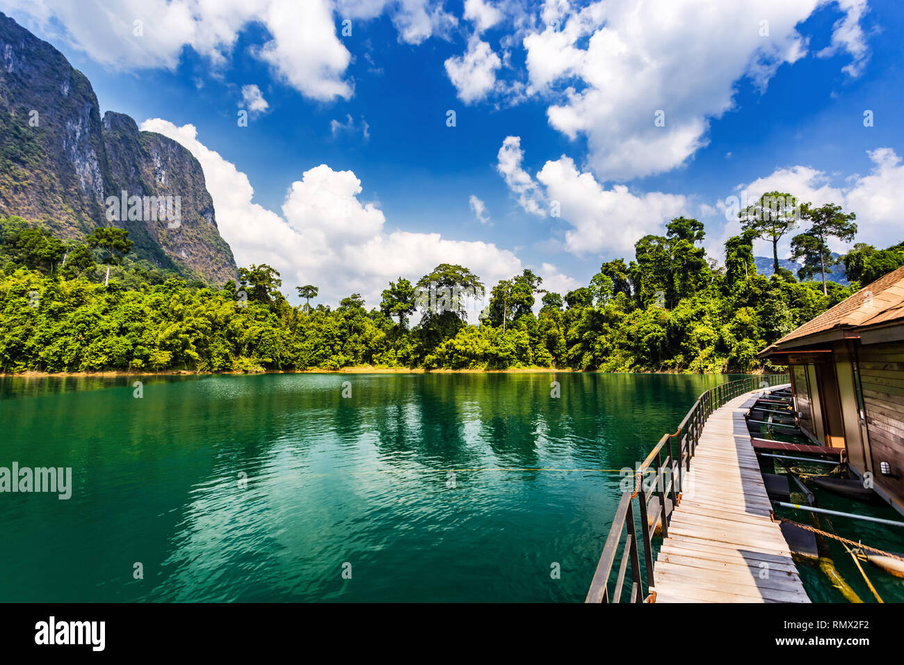 Khao sok lake floating raft house hi-res stock photography and images ...