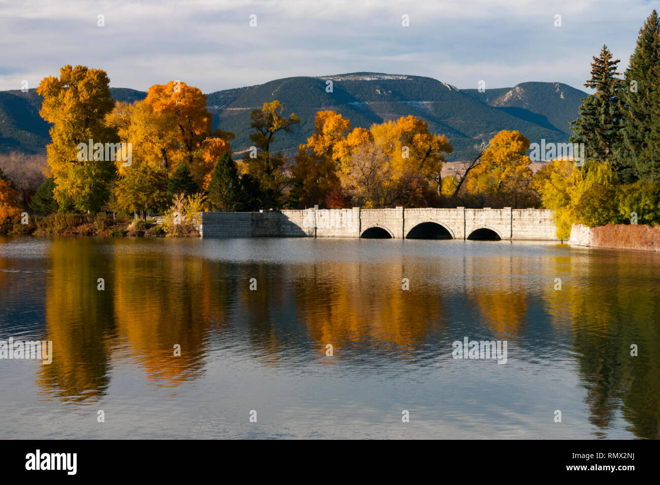 Fall reflections on lake Stock Photo - Alamy