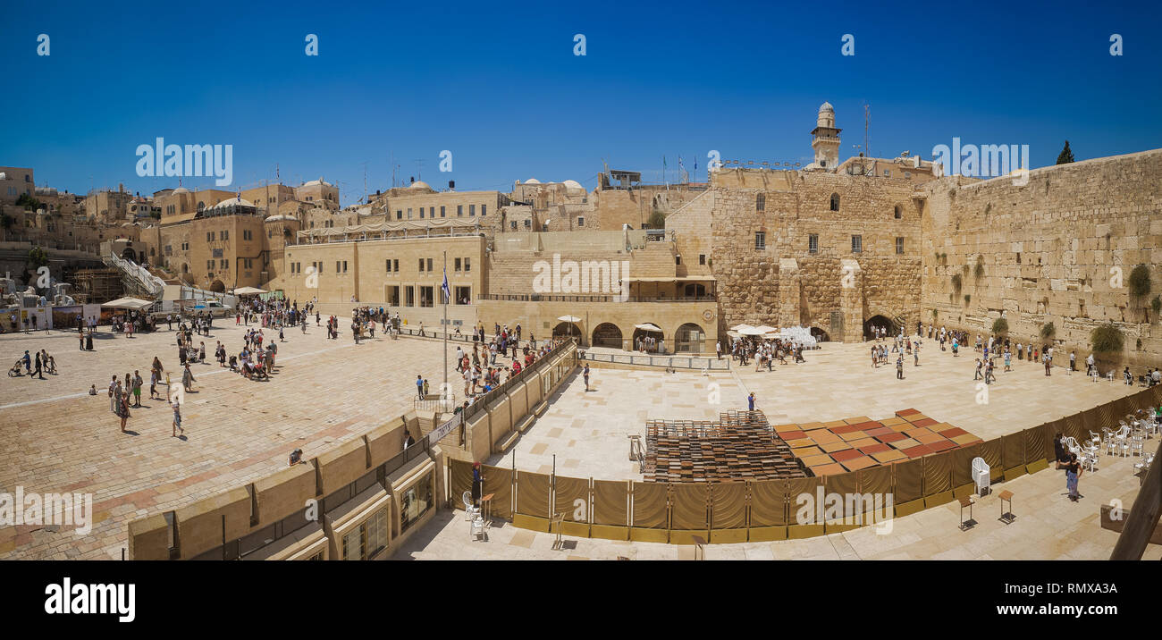 Buildings jewish plaza hi-res stock photography and images - Alamy