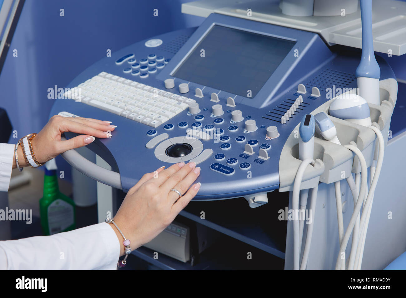 Sonar operator hi-res stock photography and images - Alamy