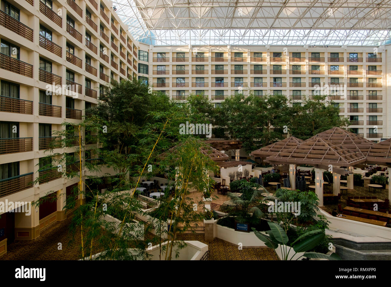 1980 atrium hi-res stock photography and images - Alamy