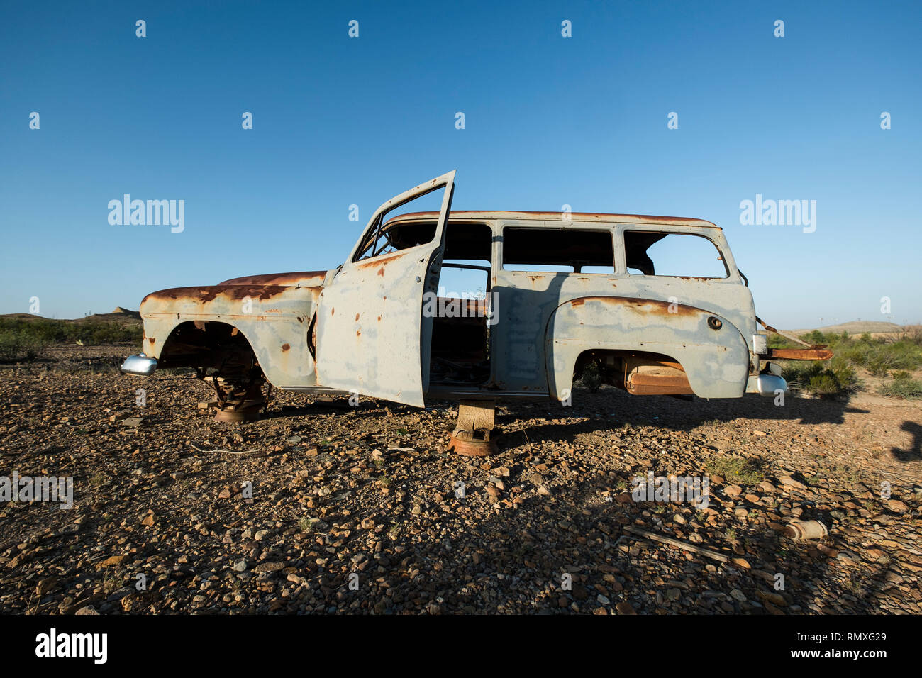 Junked abandoned car hi-res stock photography and images - Alamy