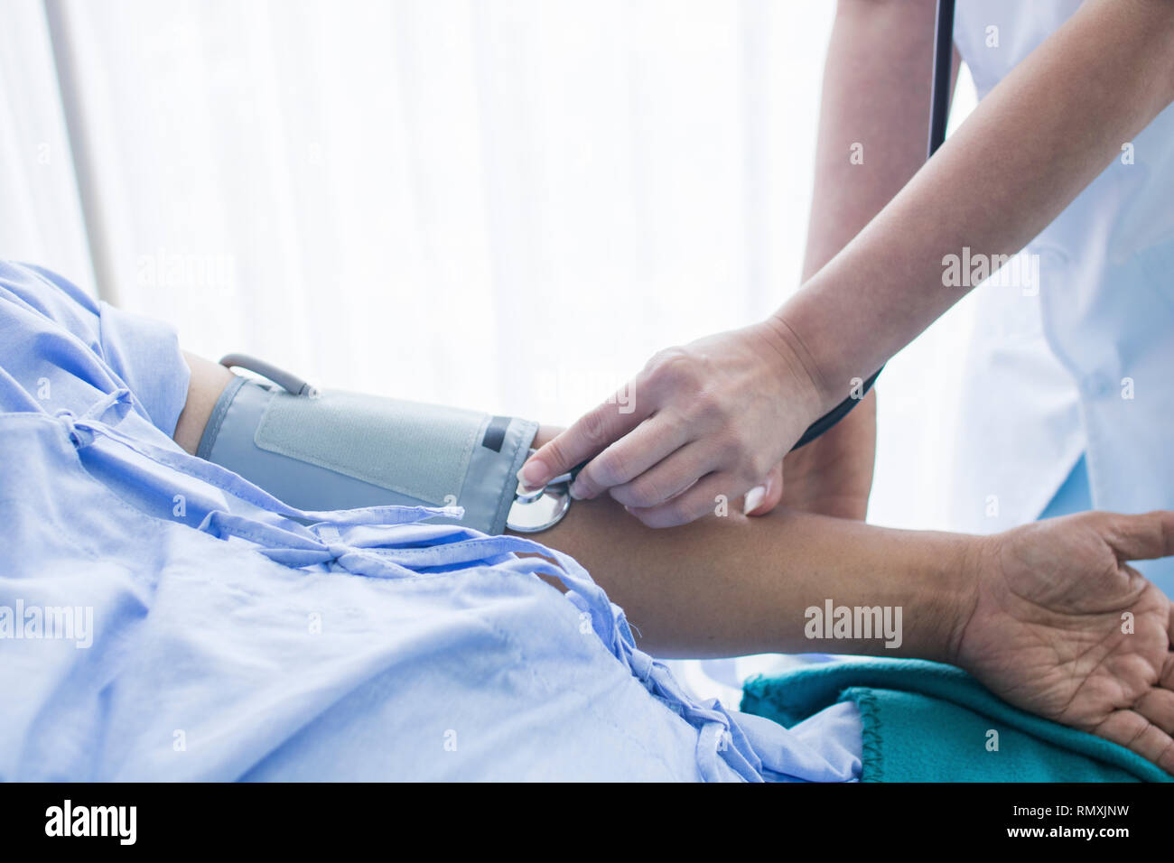 doctor pulse measurement with old patient man Stock Photo - Alamy