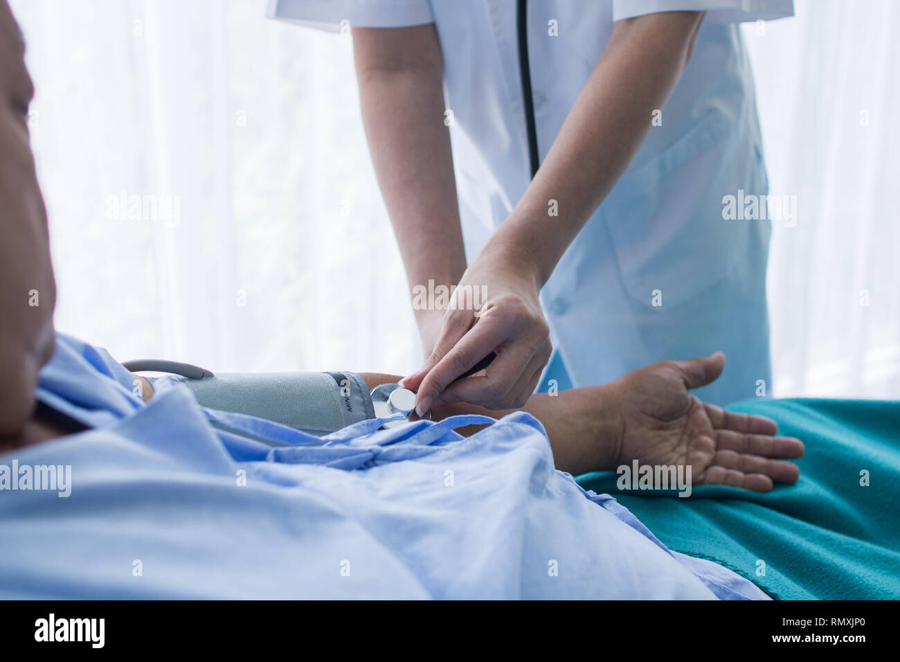 Pulse measurement hi-res stock photography and images - Alamy