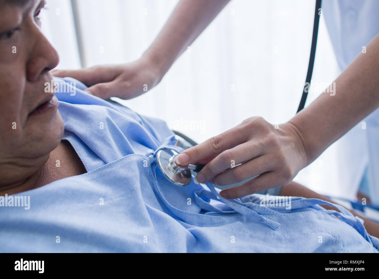 doctor pulse measurement with old patient man Stock Photo - Alamy