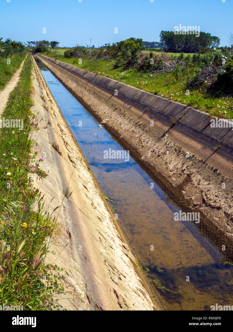 Irrigation channel hi-res stock photography and images - Alamy