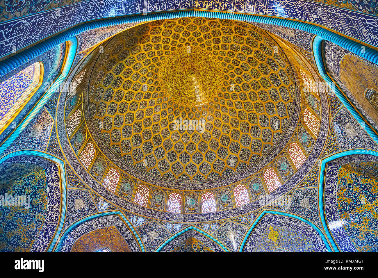 ISFAHAN, IRAN - OCTOBER 21, 2017: The huge dome of Sheikh Lotfollah ...