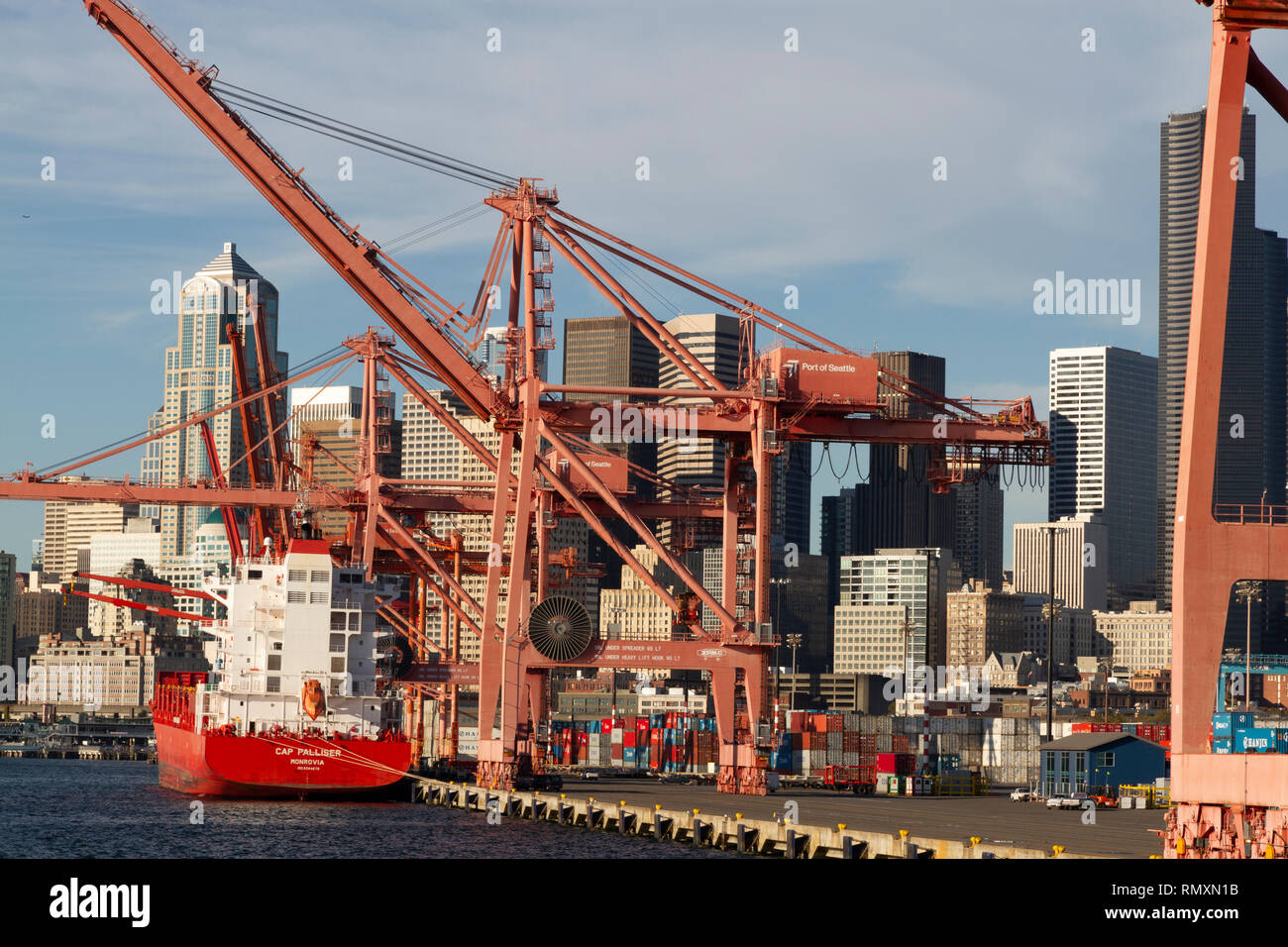 A view of the Seattle harbour in the USA Stock Photo - Alamy