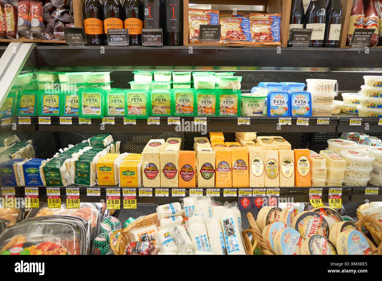 Urban grocery shopping chicago hi-res stock photography and images - Alamy