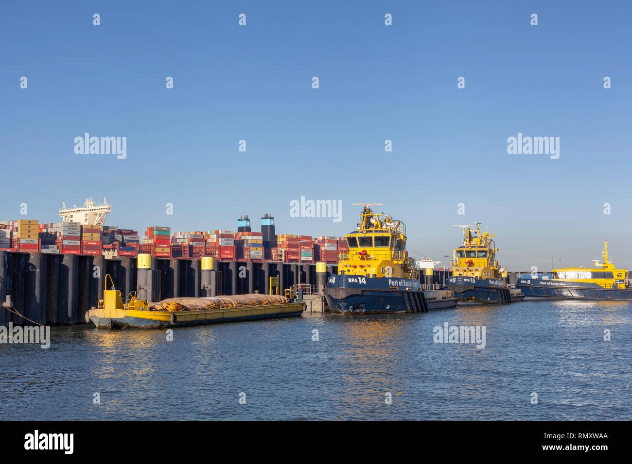 Fire fighting cranes hi-res stock photography and images - Alamy