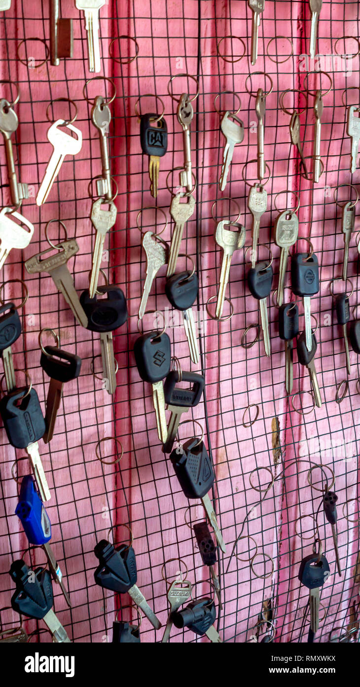 Old sign keys shop hi-res stock photography and images - Alamy
