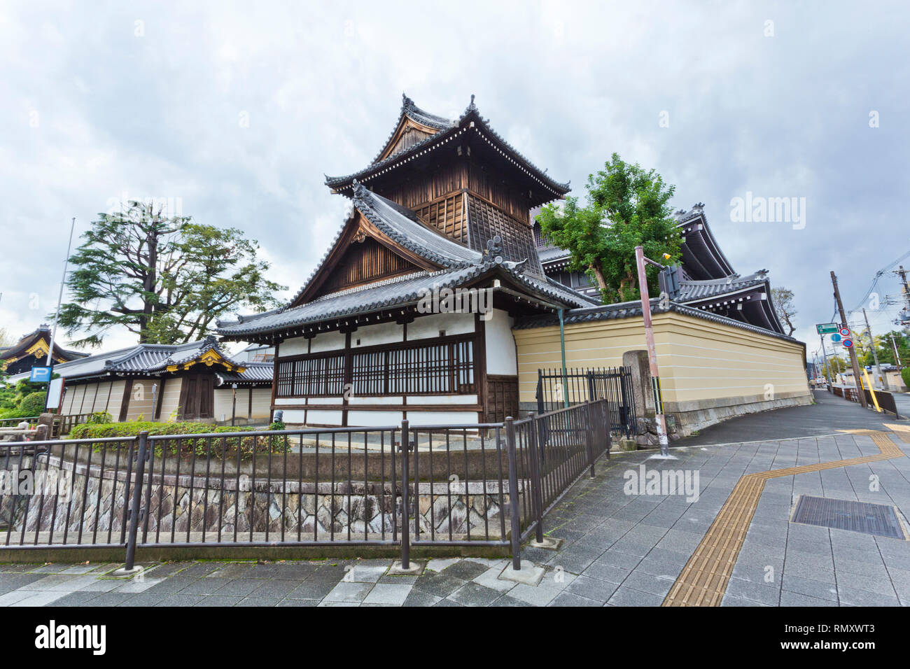 Nishi Honganji Temple in Kyoto Stock Photo - Alamy