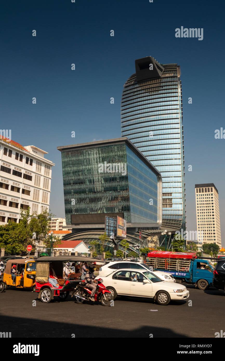 Cambodia, Phnom Penh, City Centre, Preah Ang Non Street, road traffic ...