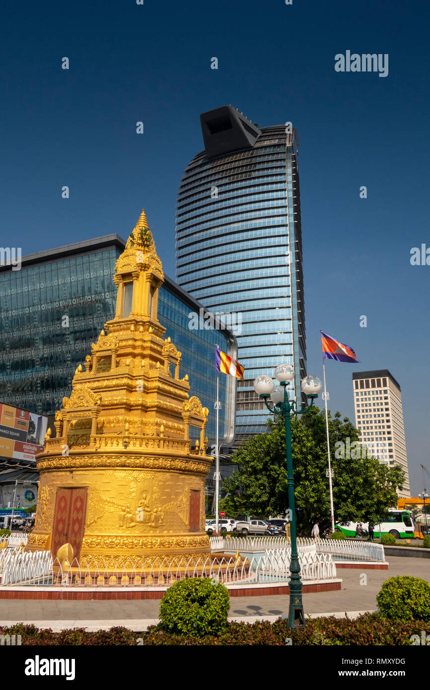 Cambodia, Phnom Penh, City Centre, Preah Ang Non Street, golden ...