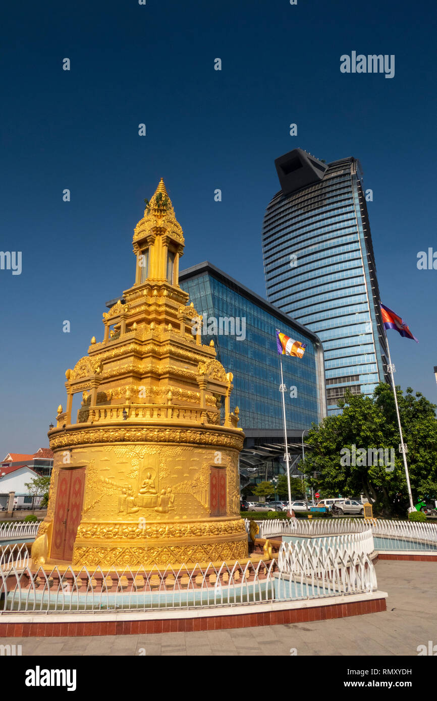 Cambodia, Phnom Penh, City Centre, Preah Ang Non Street, golden ...