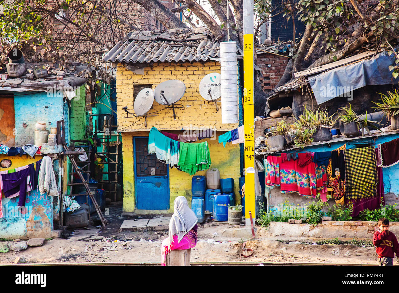 India indian slums hi-res stock photography and images - Alamy