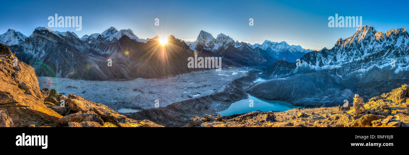 Magnificent sunrise in the Himalayas from the Gokyo Ri summit Stock ...