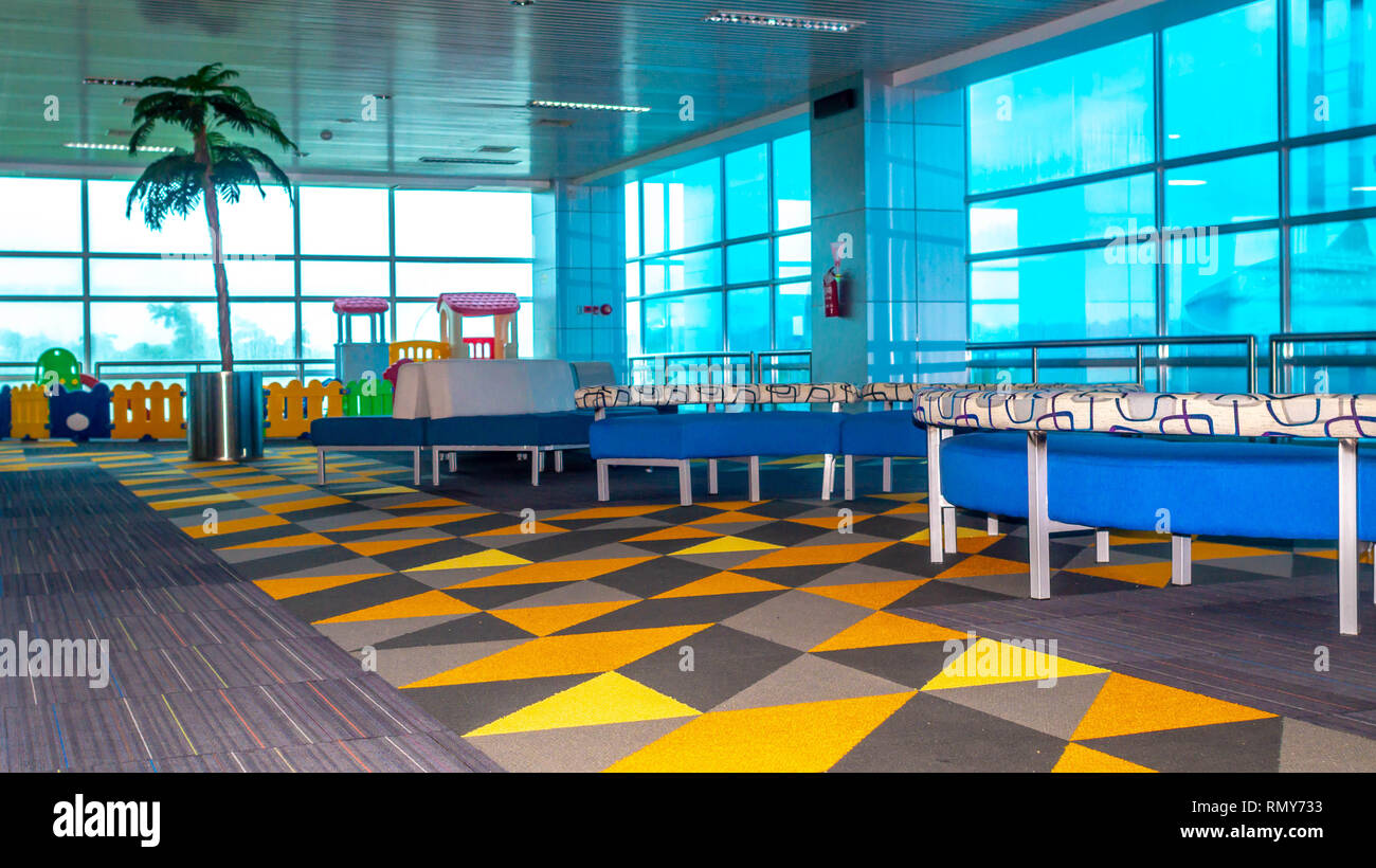 empty airport terminal building Stock Photo - Alamy