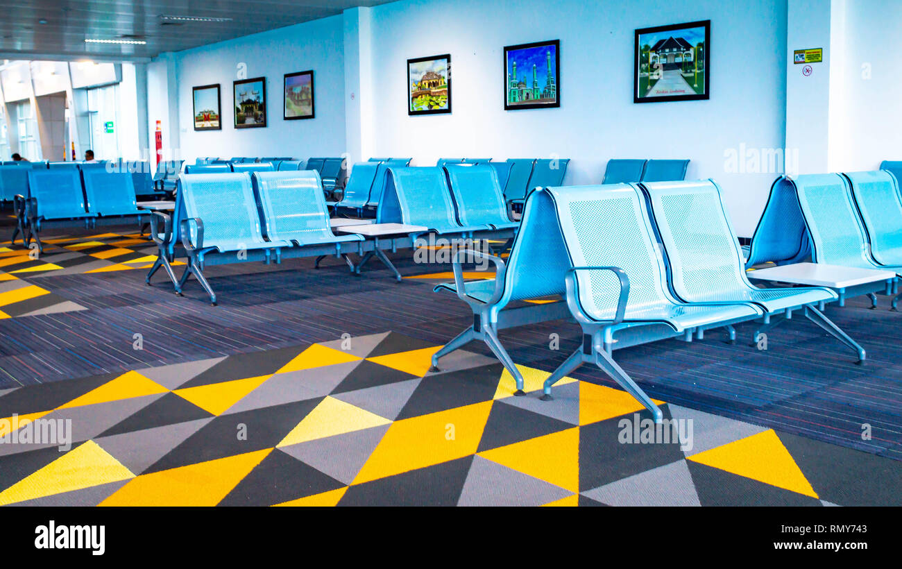 empty airport terminal building Stock Photo - Alamy
