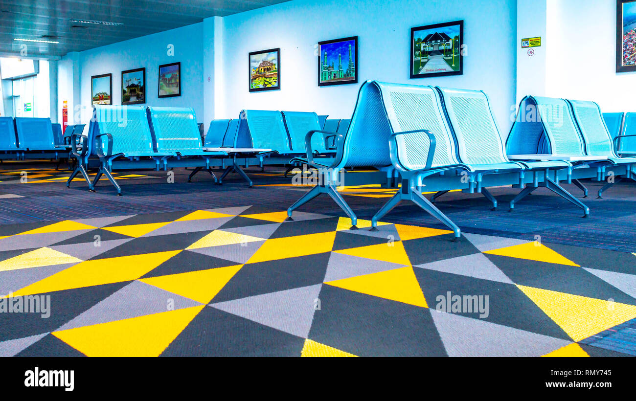 empty airport terminal building Stock Photo - Alamy