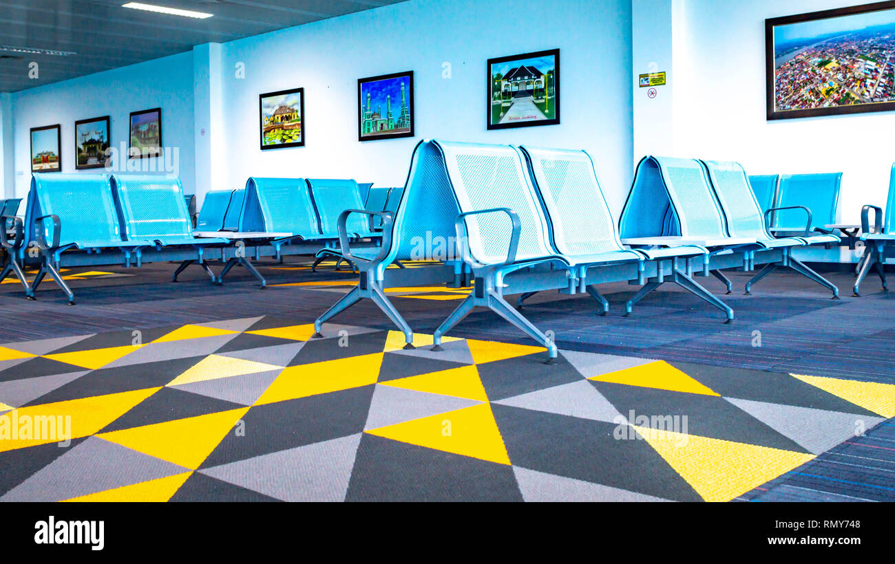 empty airport terminal building Stock Photo - Alamy